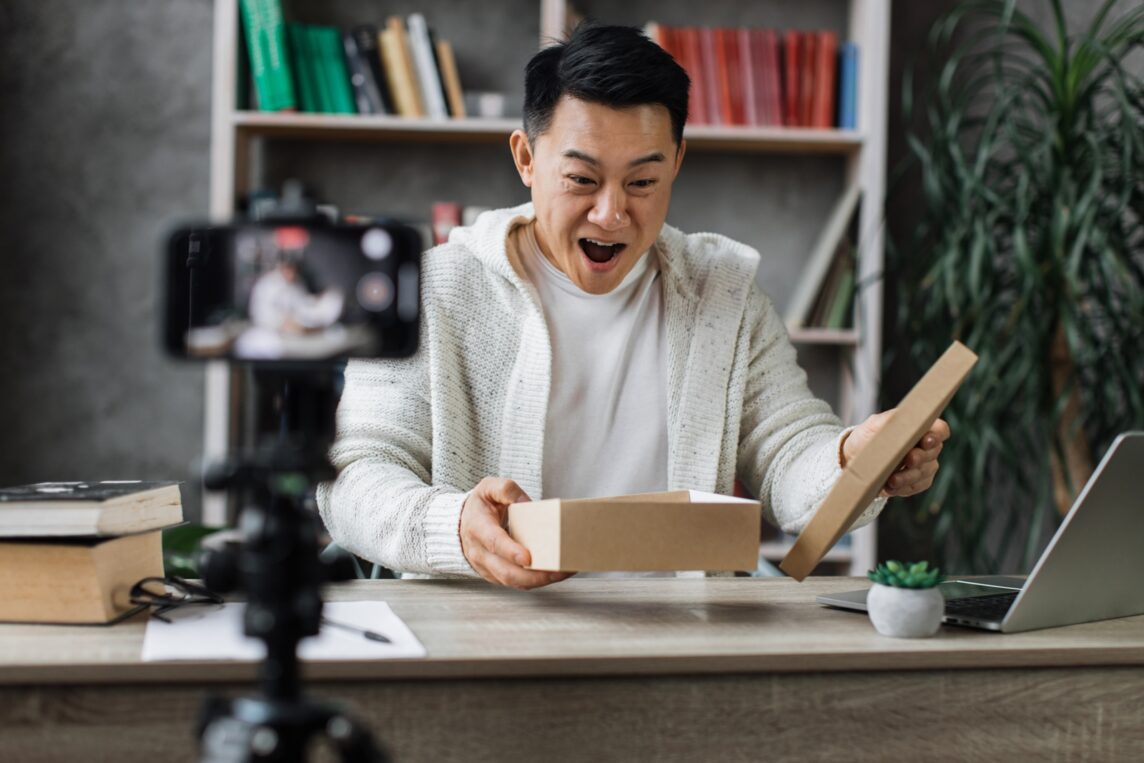 Custom vs. Generic Packaging: E-Commerce Success Guide