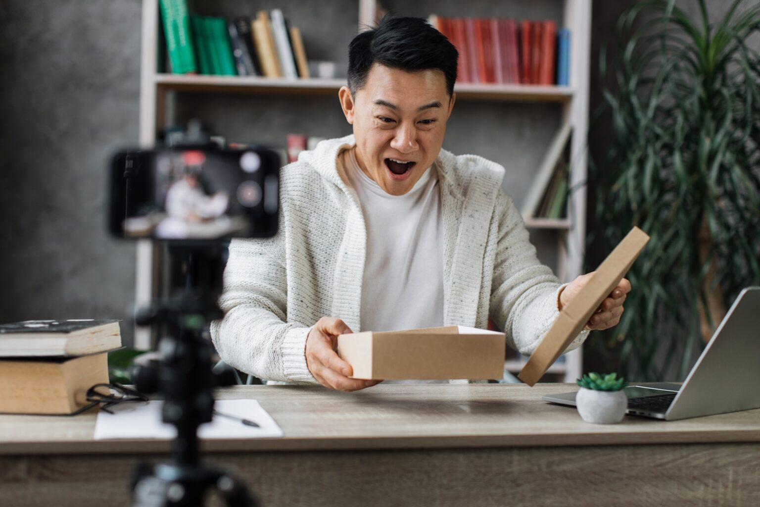 Custom vs. Generic Packaging: E-Commerce Success Guide